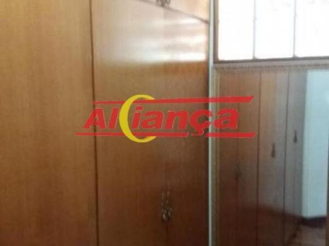 Casa ampla, 3 dormitórios, suíte com closet, área gourmet, piscina, 5 vagas, vista e pomar