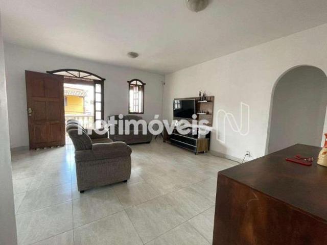 Casa Ampla 3 Quartos à Venda próxima à Av. Abílio Machado