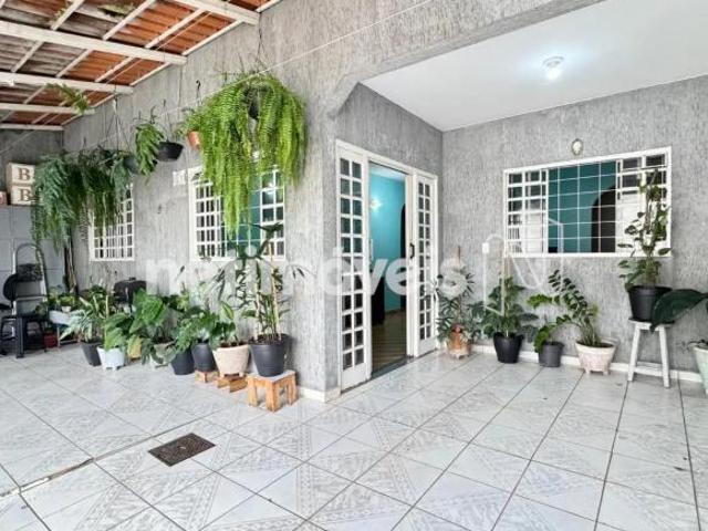 Casa ampla 3 vagas de garagens QR O Candangolandia