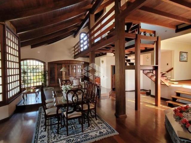 Casa Ampla, 4 dormitórios sendo uma suíte, 5 banheiros, Rio Branco / São Leopoldo