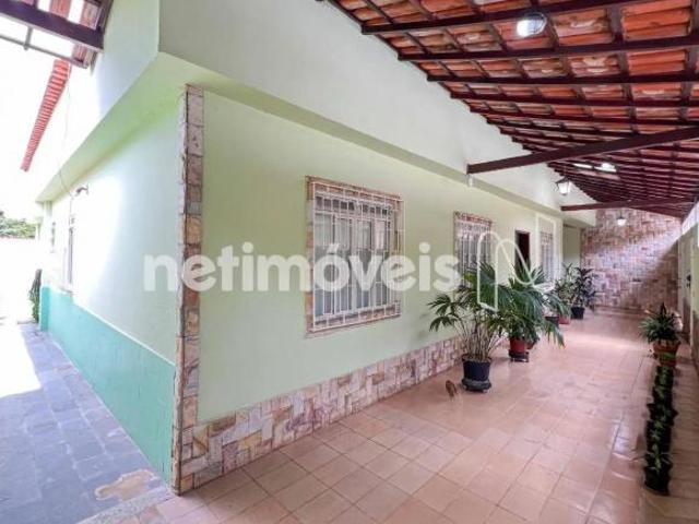 Casa ampla, 5 quartos, à venda em Maria Goretti, ótima localização na Região Nordeste de BH