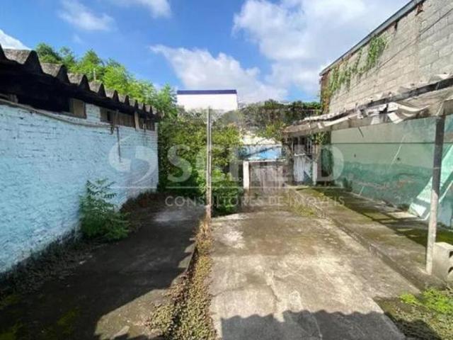 Casa antiga 3 dormitórios 2 vagas Próximo a Cupecê