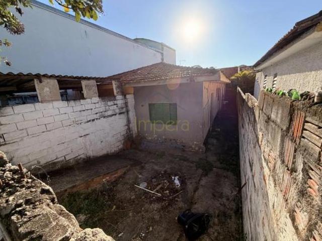 Casa antiga com 2 dormitórios para venda no Jd Nova Detroit na zona leste em São José dos Campos/SP