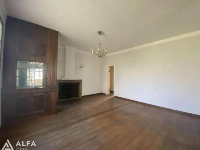 Casa Antiga com Alma e Charme no Coração de Barbacena!