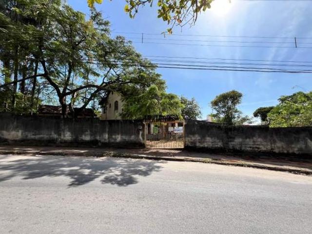 CASA ANTIGA COM EXCELENTE ESPAÇO DE TERRENO NO BOM PASTOR EM DIVINOPOLIS MG