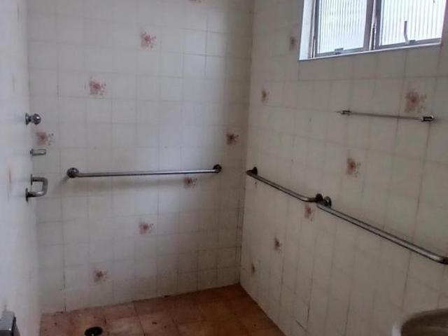 Casa antiga com ótimo terreno