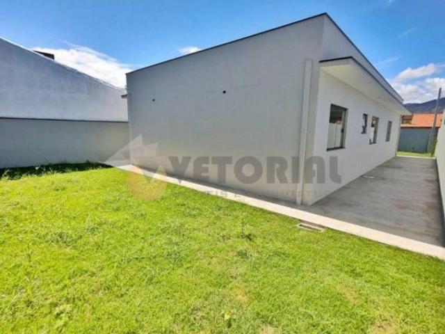 Casa apenas 150 metros da orla da Praia do Massaguaçu Caraguatatuba SP