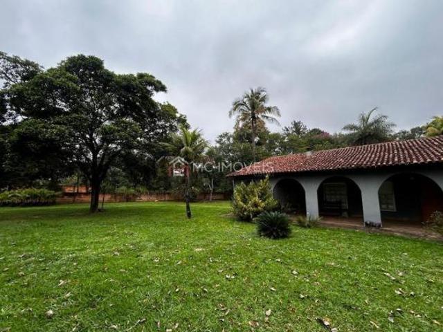 Casa Arborizada à Venda em Valparaíso | 3 Quartos Sendo 1 Suíte | Piscina | Garagem para 5 Carros