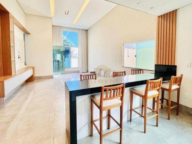 CASA ARNIQUEIRA 3 QUARTOS AO LADO DO LOC VIP PISICINA AQUECIDA CHURRASQUEIRA ARMÁRIOS CLOSET