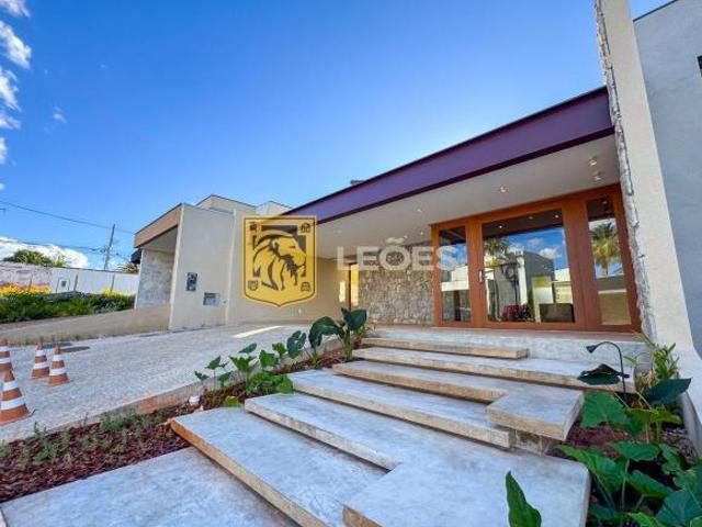 CASA ARNIQUERAS CONDOMININIO ALTO PADRAO PISCINA PROXIMO AO PARK WAY BANHEIRA CHURRASQUEIRA LAJE