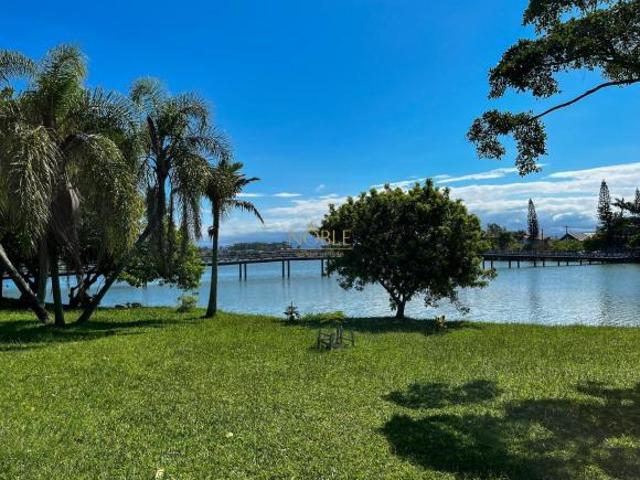 Casa às margens da lagoa com 2 dormitórios