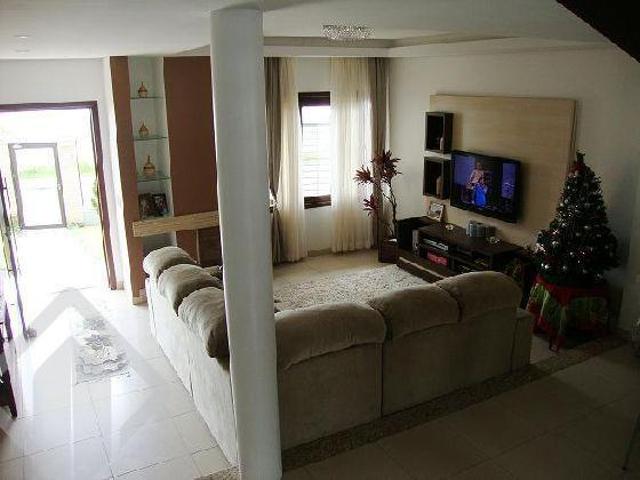 Casa as Margens da Lagoa do Violão