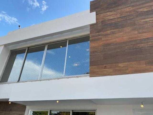 CASA ASA SUL SHIGS 713| MODERNA C/ FINO ACABAMENTO, DE ESQUINA C/HABITE