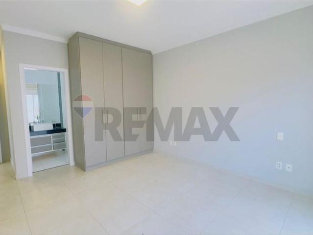 CASA ASOBRADA ESPACOSA COM 4 SUITES, SENDO 1 NO TERREO, ESCRITORIO, PISCINA