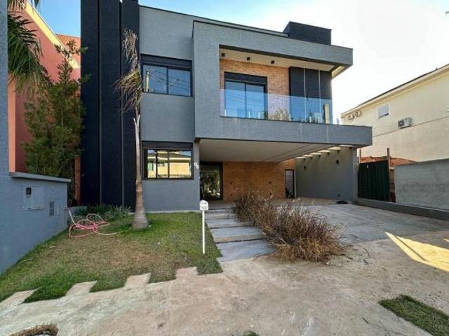 Casa Assobrada 260m², 3 Suítes, Piscina