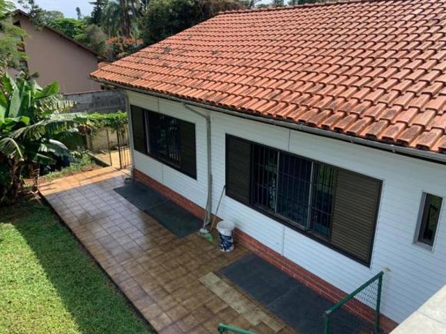 CASA ASSOBRADA A VENDA EM INTERLAGOS!