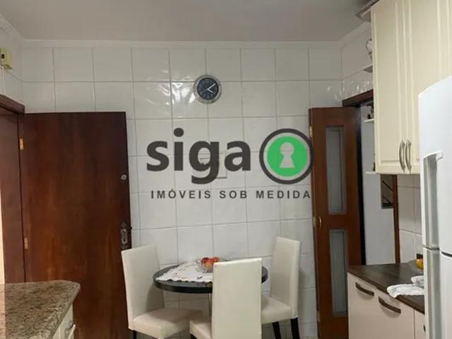Casa Assobrada com 3 dormitórios, 02 vagas no melhor do Tatuapé!