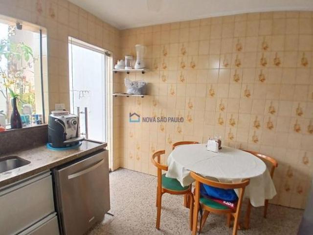 Casa Assobradada m2, residencial e comercial, 2vagas, 4 suítes Metrô Saúde