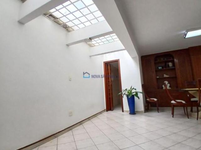 Casa Assobradada m2, residencial e comercial, 2vagas, 4 suítes Metrô Saúde