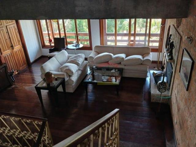 CASA ASSOBRADADA NA SERRA COM 4 DORMITÓRIOS