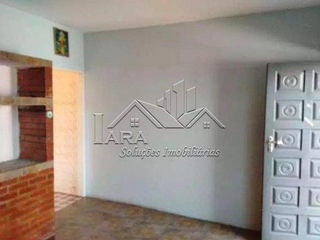 CASA ASSOBRADADA NA VILA DALILA COM 02 DORMITÓRIOS
