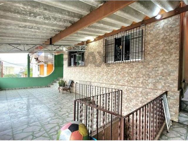 Casa Assobradada na Vila Helena SA | 4 quartos sendo 1 suíte | 3 vagas | 253m²
