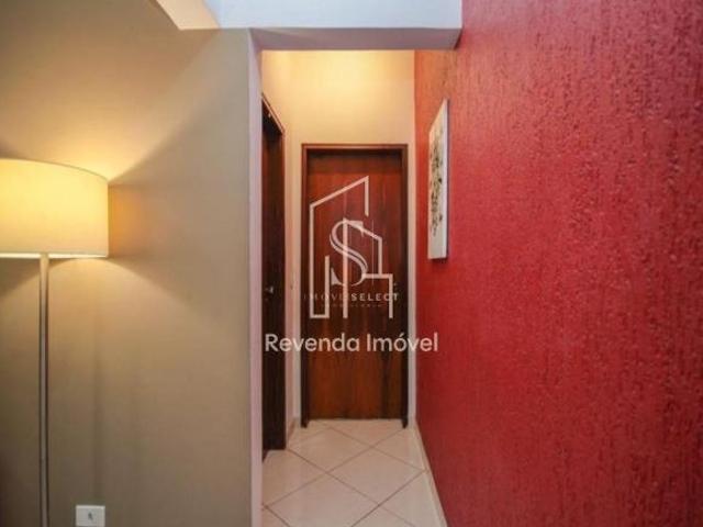 CASA ASSOBRADADA NO ALTO DA LAPA DE 270m² COM 3 QUARTOS, 3 SUITES E 4 VAGAS Á VENDA