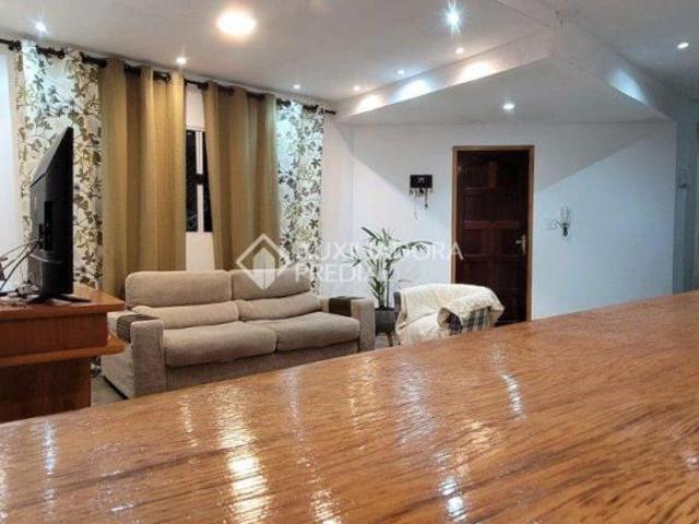 Casa assobradada no Jardim Santo André, em Santo André, com 130m² de área construída
