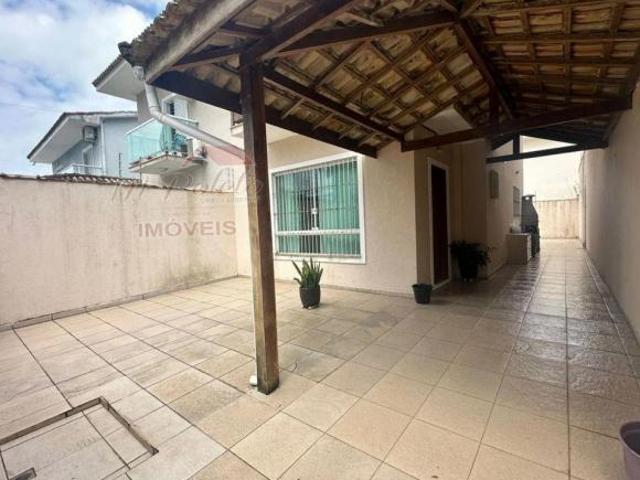 Casa assobradada a apenas 100 metros da praia