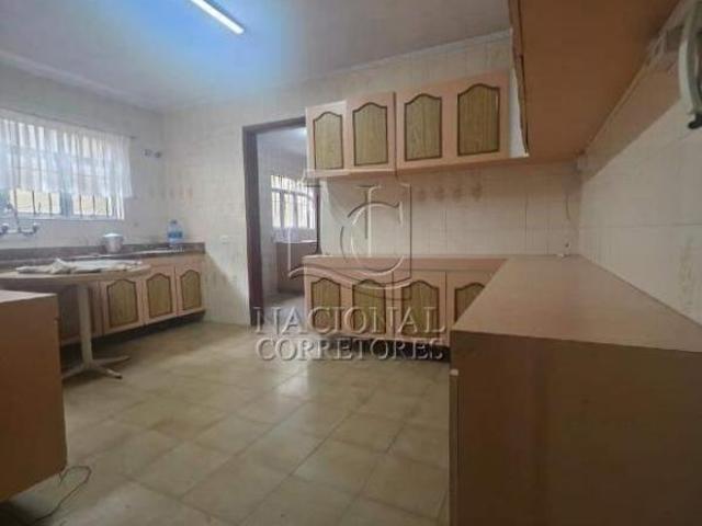 Casa assobradada à venda, 3 quartos, 1 suíte, 5 vagas, Vila Valparaíso Santo André/SP