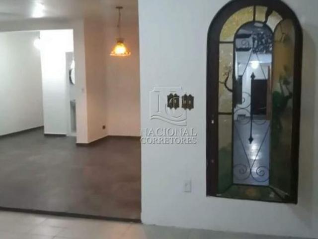 Casa assobradada à venda, 2 quartos, 3 suítes, 3 vagas, Campestre Santo André/SP
