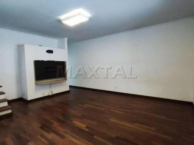 Casa Assobradada à venda com 179m², 3 quartos sendo 1 suíte, 3 banheiros e 2 vagas