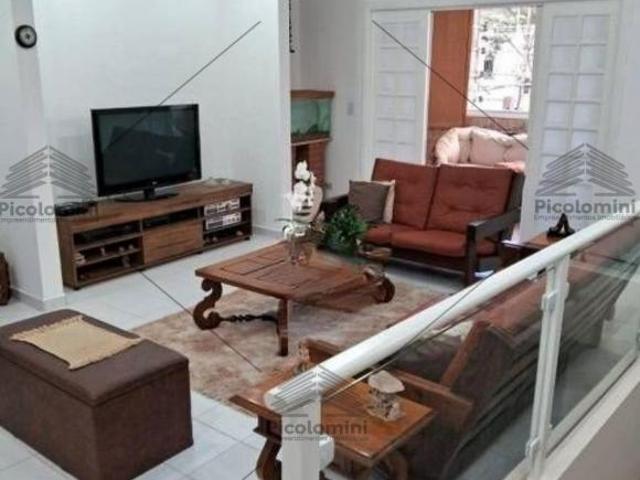 Casa assobradada a venda de 234 m² na Mooca, 2 suítes, 3 banheiros, lavanderia, varanda, lavabo, mov