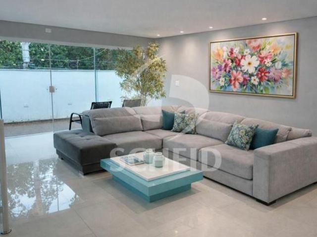 Casa assobradada a venda de 276,00m² útil, com 3 quartos e 4 vagas no Jabaquara
