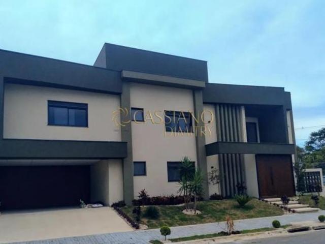 Casa assobradada à venda de 290m² | 04 domitórios, sendo suítes e 04 vagas de garagem | Condomínio M
