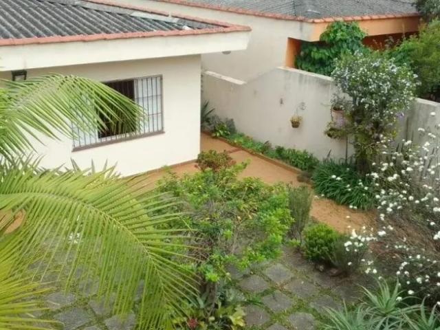 Casa assobradada à venda em Vila Gilda, Santo André –