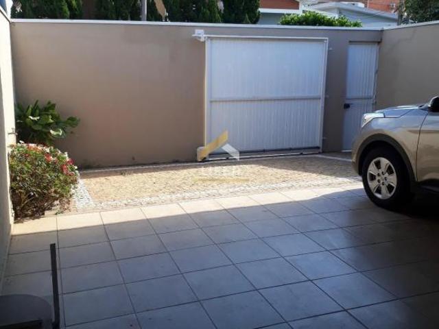 CASA ASSOBRADADA À VENDA EM VINHEDO /SP