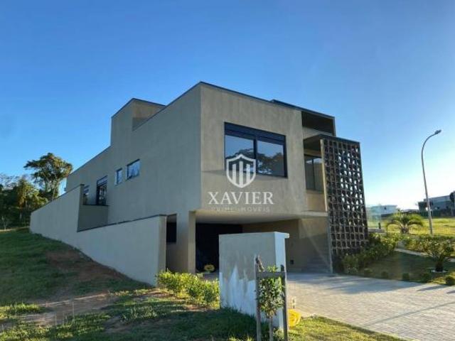 Casa Assobradada à Venda no Condomínio Alphaville Castello Itu – 3 Suítes, Escritório e Spa | Luxo
