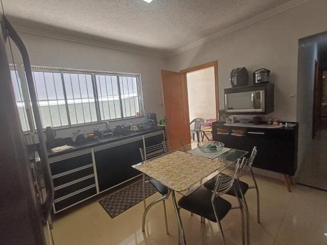 Casa assobradada à venda no Bairro do Parque Maria Domitila