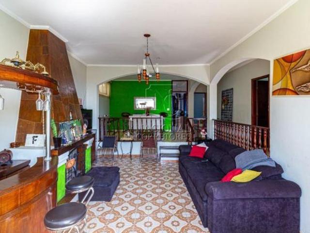 Casa assobradada à venda no Bairro Utinga com edícula e 2 entradas independentes