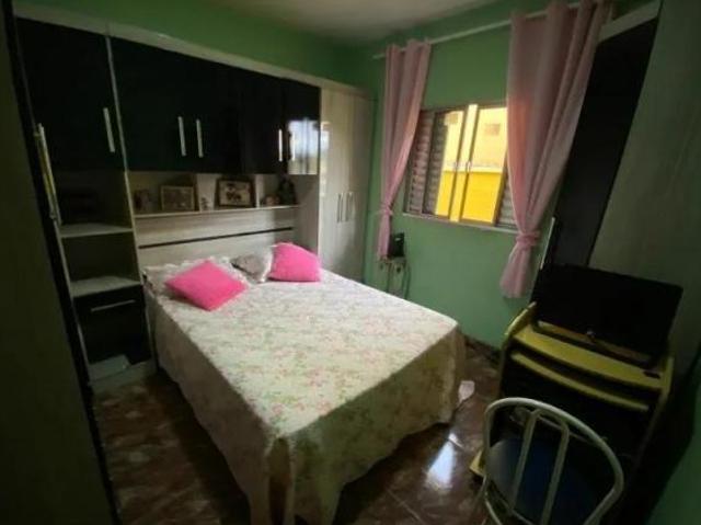 Casa Assobradada à venda no Jardim Ipê com 180m² 3 dormitórios 1 suíte 5 banheiros 4 vagas