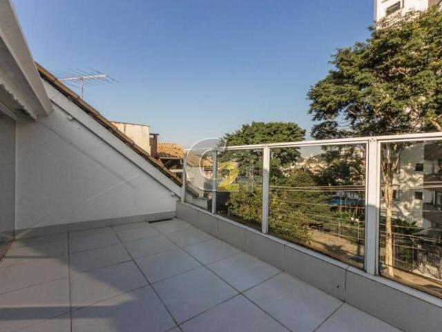 Casa assobradada à venda na Vila Clementino com 3 suítes, 4 vagas de garagem