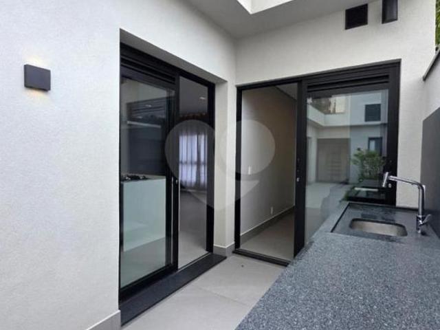 Casa assobradada à Venda na Vila Madalena – Rua sem Saída, Próxima à Praça Arborizada