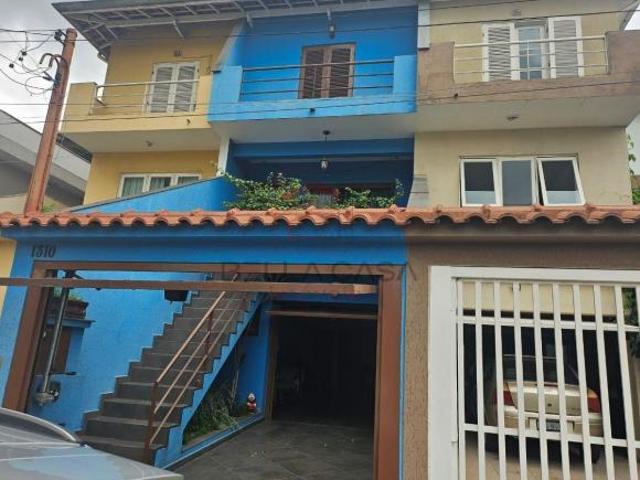 Casa assobradada à venda na Vila Regente Feijó com 3 dormitórios e 3 vagas de garagem