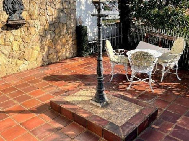 CASA ASSOBRADADA CENTRO COM 2 QUARTOS SENDO 1 SUITE