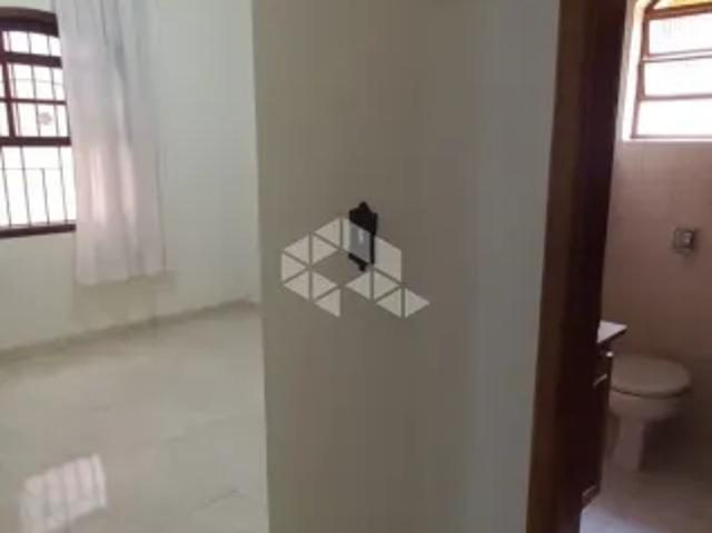Casa assobradada com 4 dormitórios e 6 vagas no Tremembé