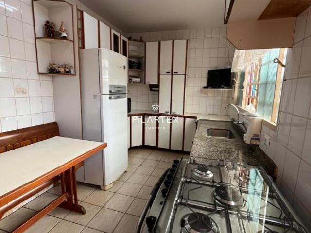 Casa Assobradada com 4 Dormitórios, Suíte, Piscina e Área Gourmet