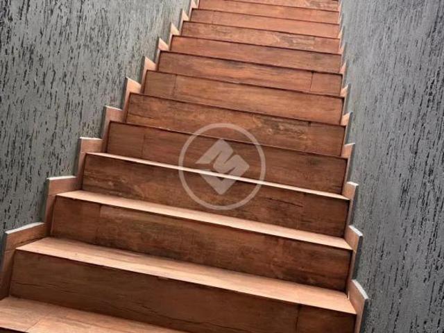 Casa assobradada com 4 dormitórios