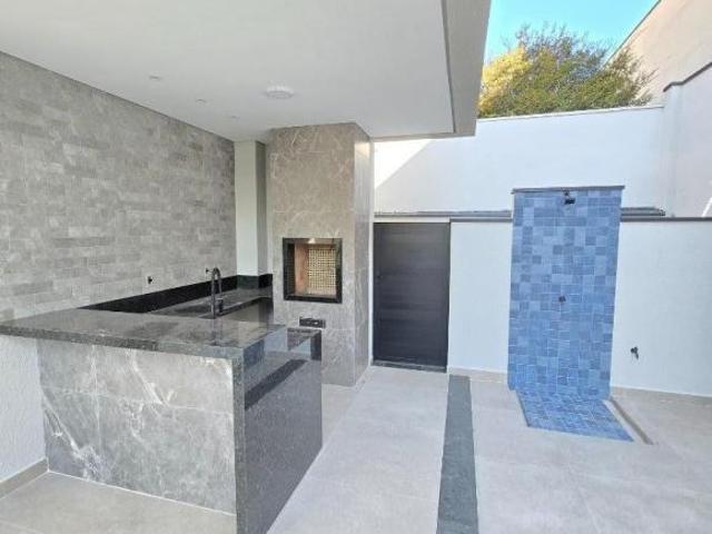 Casa Assobradada com 4 Suítes e Piscina à Venda no Condomínio Aldeia da Mata – Próximo ao Shopping I