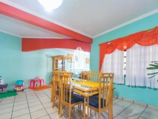 CASA ASSOBRADADA COM 6 DORMITORIOS, 2 SÚITES E 6 VAGAS